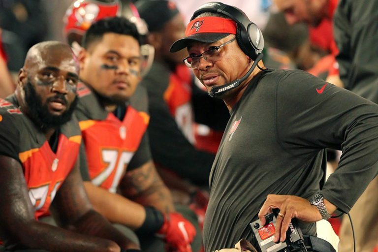 Hayes Talks Bucs' 3-4 Defensive Looks, Marvels At Spence's Toughness
