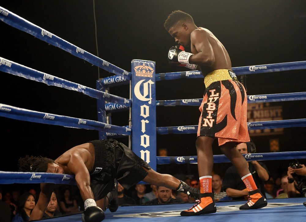 Boxing Star Lubin Shows Support For Bucs; Bonds With WR Evans