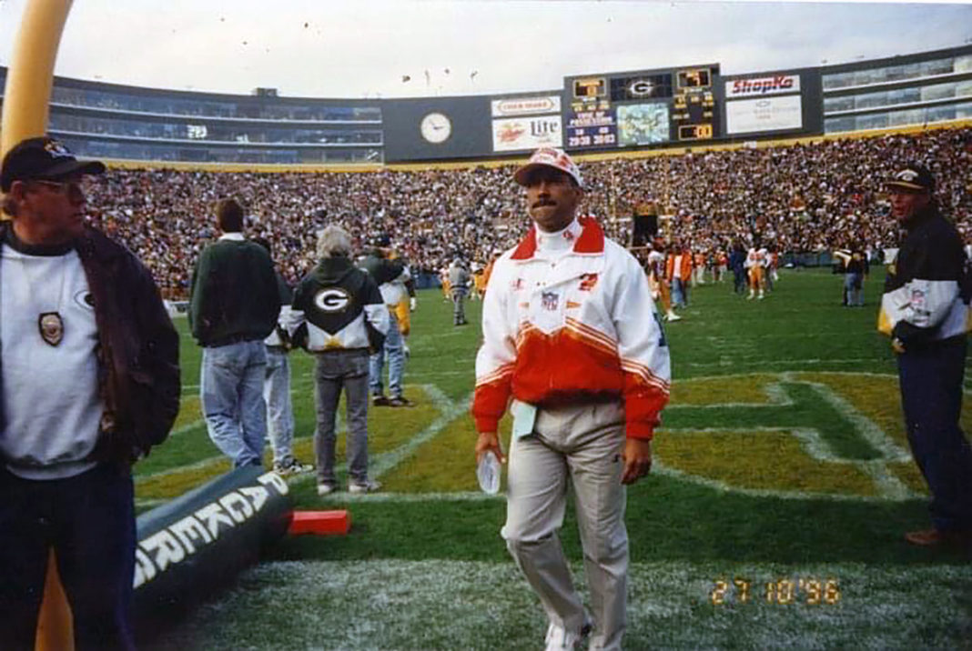 Former Bucs Coach Tony Dungy Joins The Pewter Report Podcast TODAY At ...