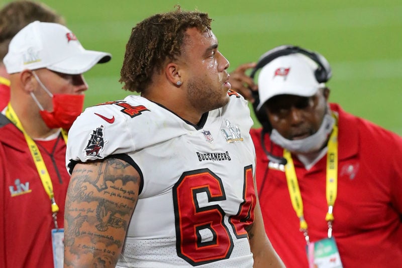 Bucs Re-Sign OG Aaron Stinnie