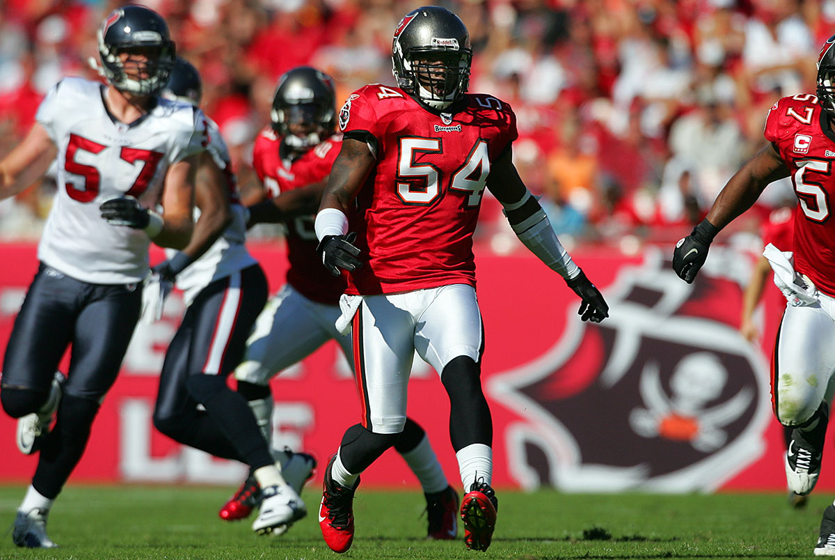 % Former Bucs LB Passes Away At Age 33 | Pewter Report