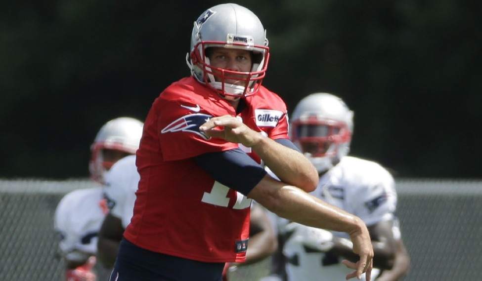 How Tom Brady Balled Out On A Torn MCL: A Mechanics Breakdown