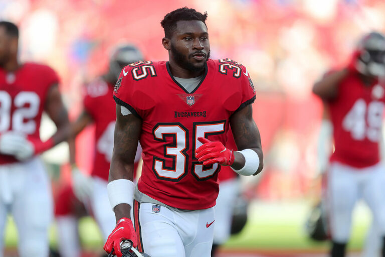 Inside Bucs DT Hicks' Contract