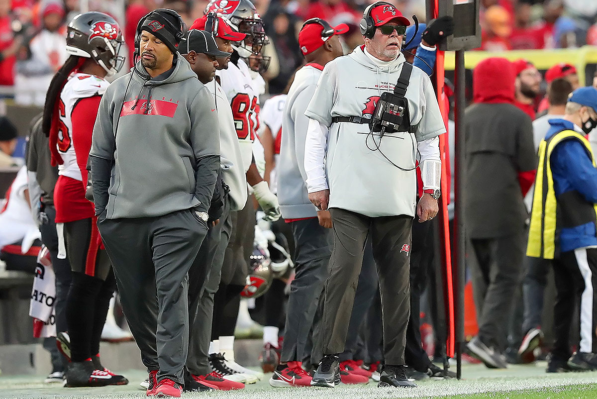 Bucs' Larry Foote To Interview For DC Opening With NFC Foe