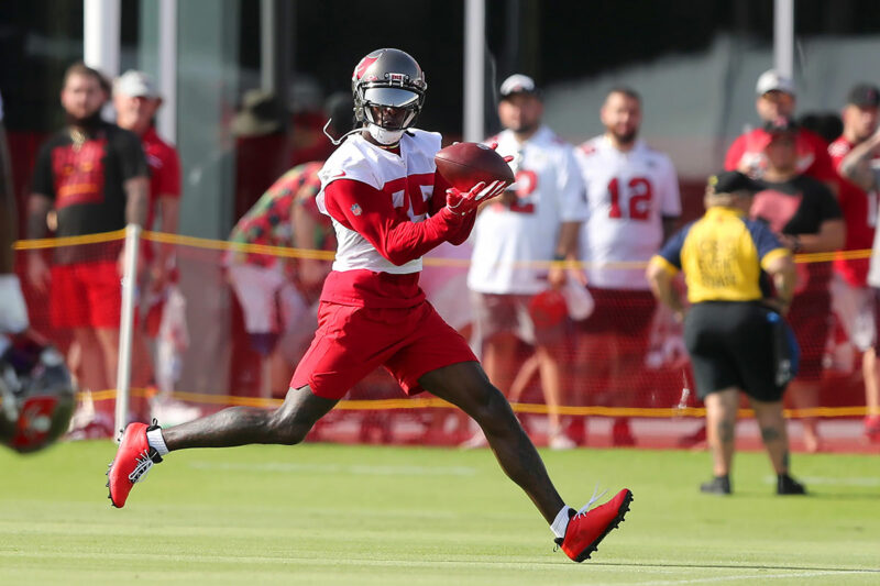 New Bucs WR Jones Dazzles In Debut | Pewter Report