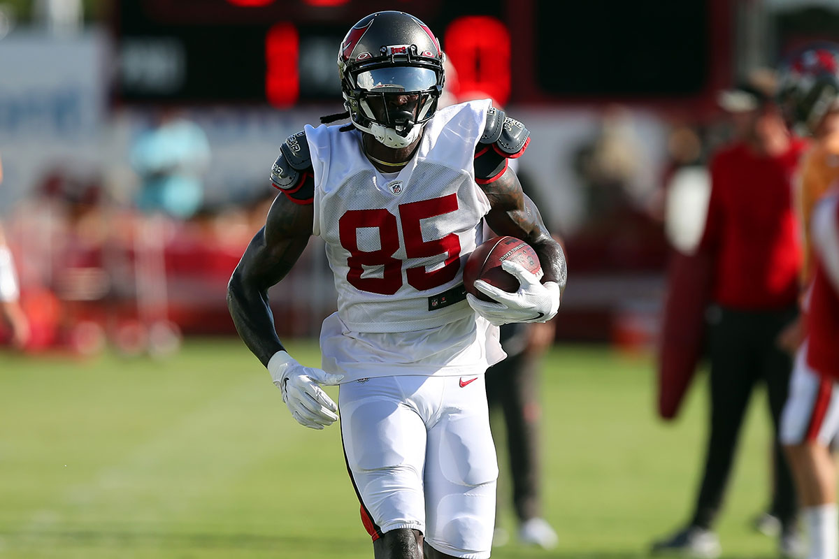 SR's Fab 5: Inside Scoop From Camp; Bucs vs. Dolphins Preview