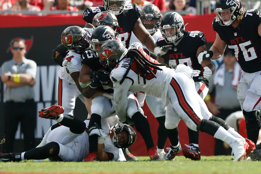 Bucs Veteran DL Says Goodbye To Tampa