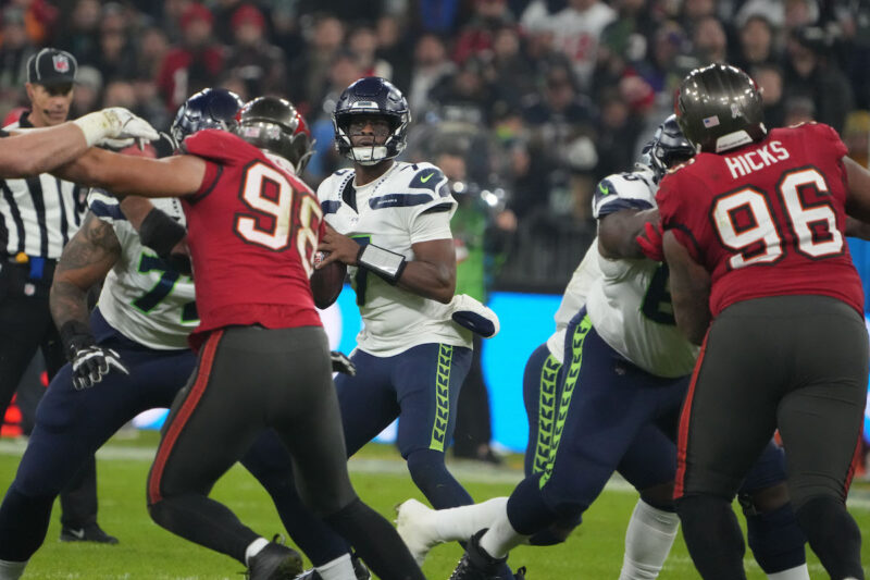 Bucs RB White Earns "Angry Runs" Scepter On GMFB In Week 10
