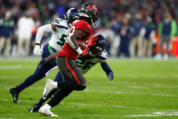 Bucs RB White Helps Tampa Bay Dash To 5-5