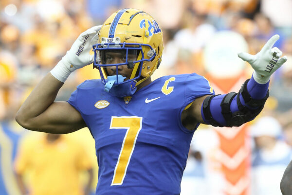 SirVocea Dennis Can Be A Blitzer, Leader For Bucs