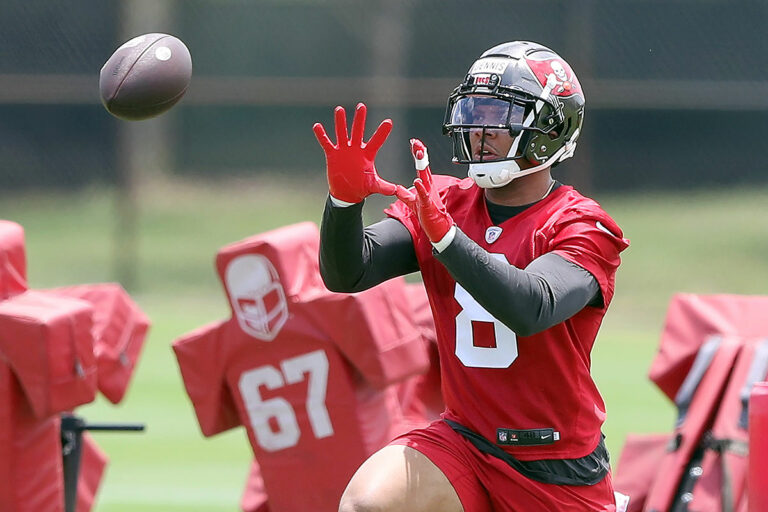 Bucs See “Bright Future” With ILB SirVocea Dennis