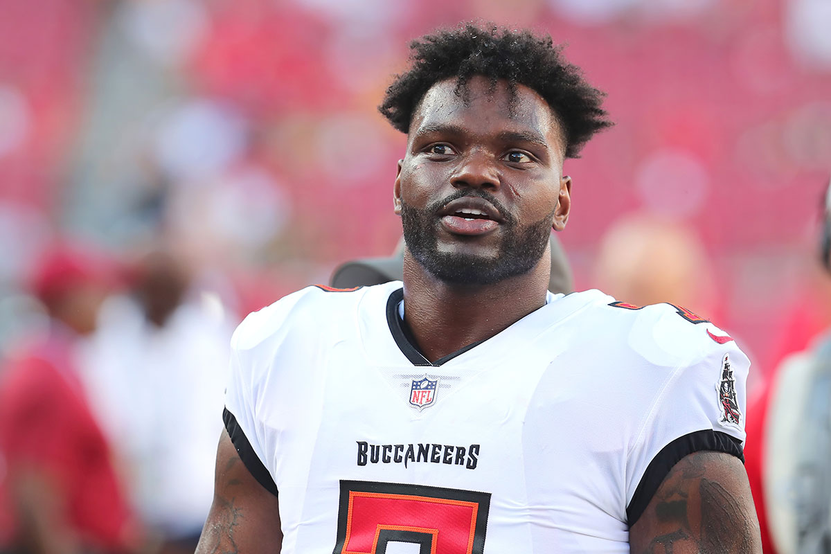 Shaq Barrett Dedicates Pick-Six TD To His Daughter