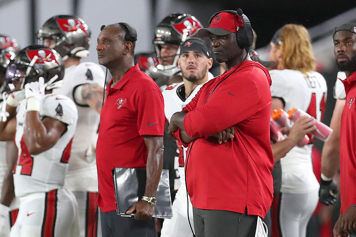 Bucs Coach Retiring