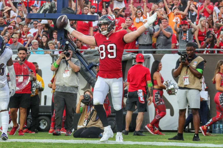 Bucs Sign 14 Players To Futures Contracts