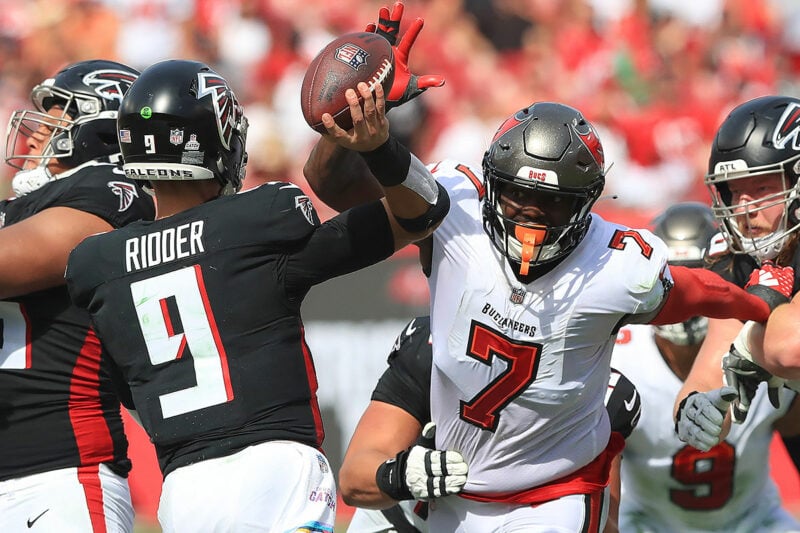 BREAKING: Shaq Barrett Is Back With The Bucs