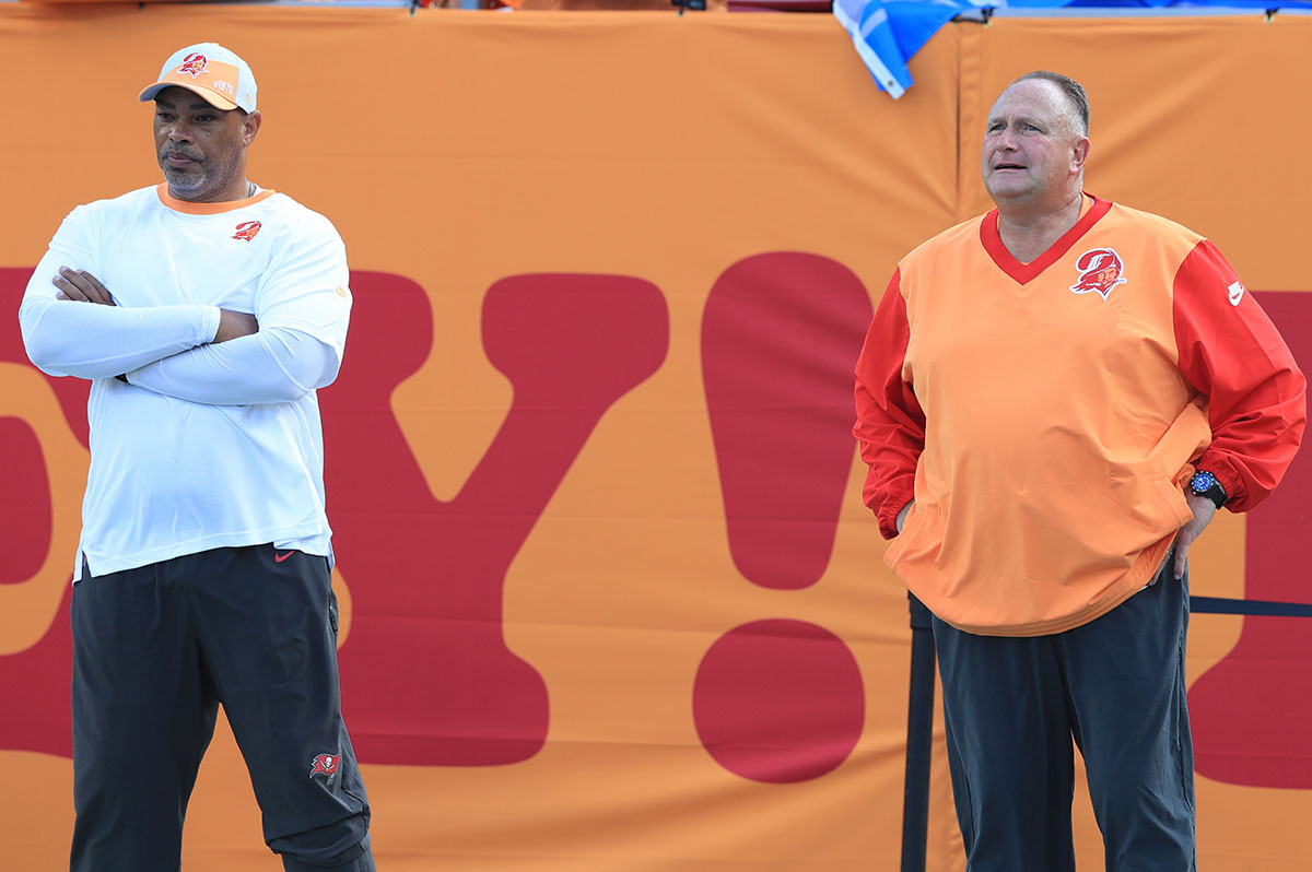 Bucs Mailbag: Is It Time To Trade For A Running Back?