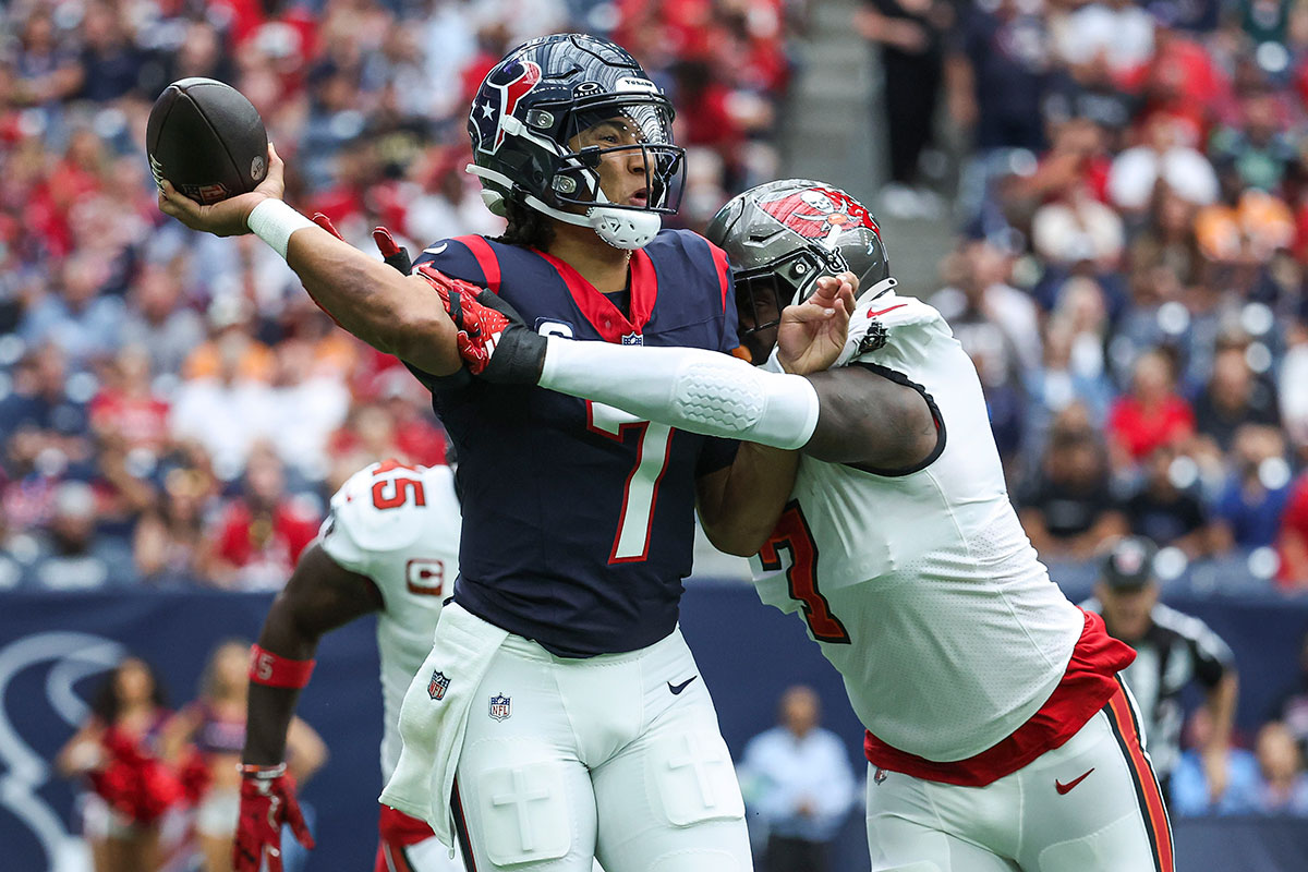 BREAKING: Shaq Barrett Is Back With The Bucs