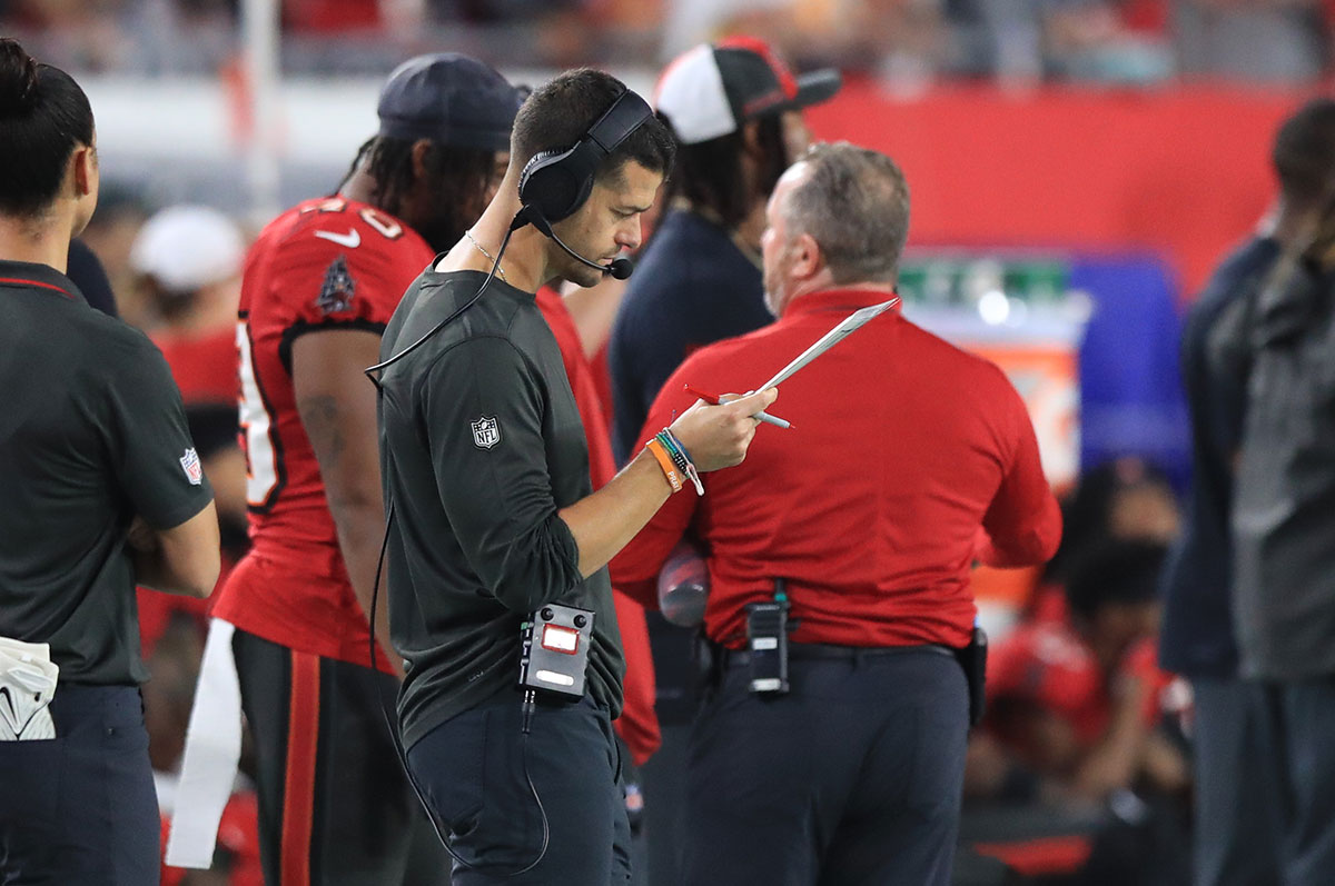 2-Point Conversion: Todd Bowles' Defensive Masterpiece vs. Eagles