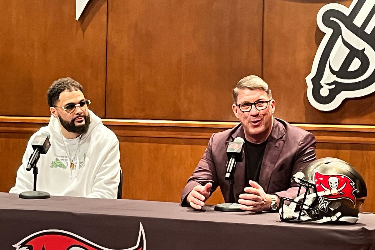 Behind The Scenes Look At The Bucs Re-Signing Mike Evans