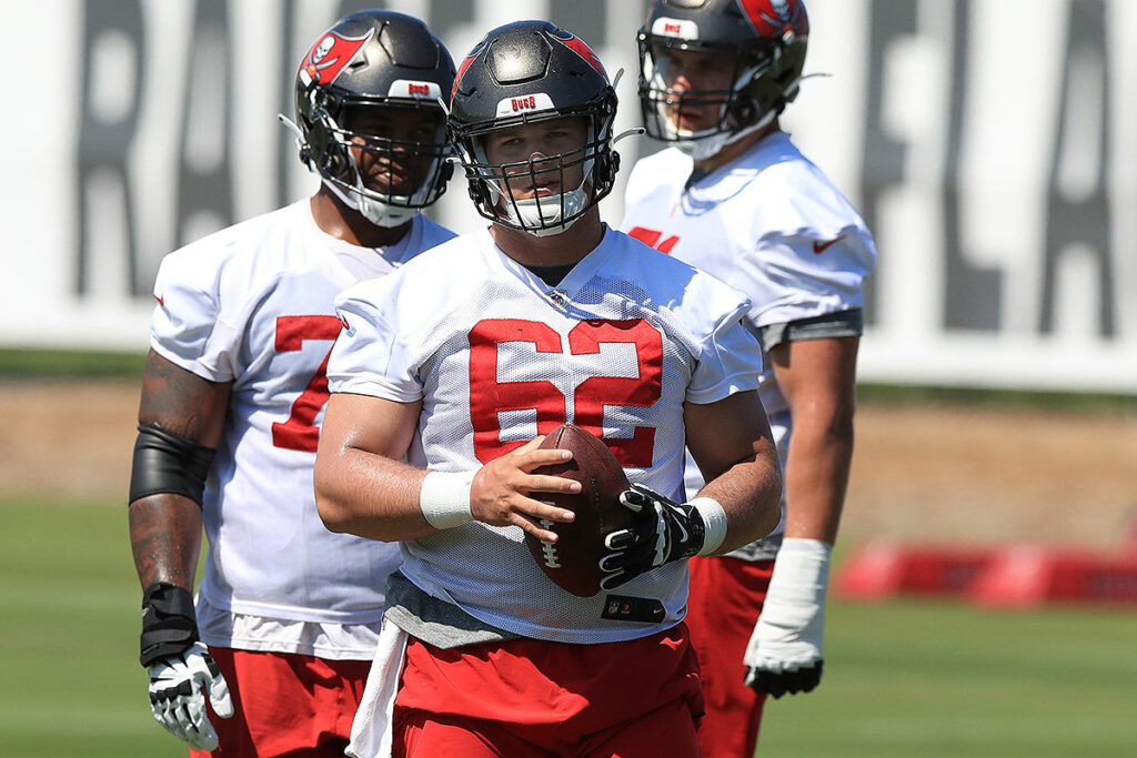 Bucs Officially Name Starting Center