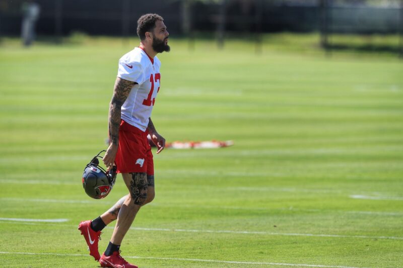 Bucs OTA Insider 6-4: Mike Evans Is Back, Rookies Shine