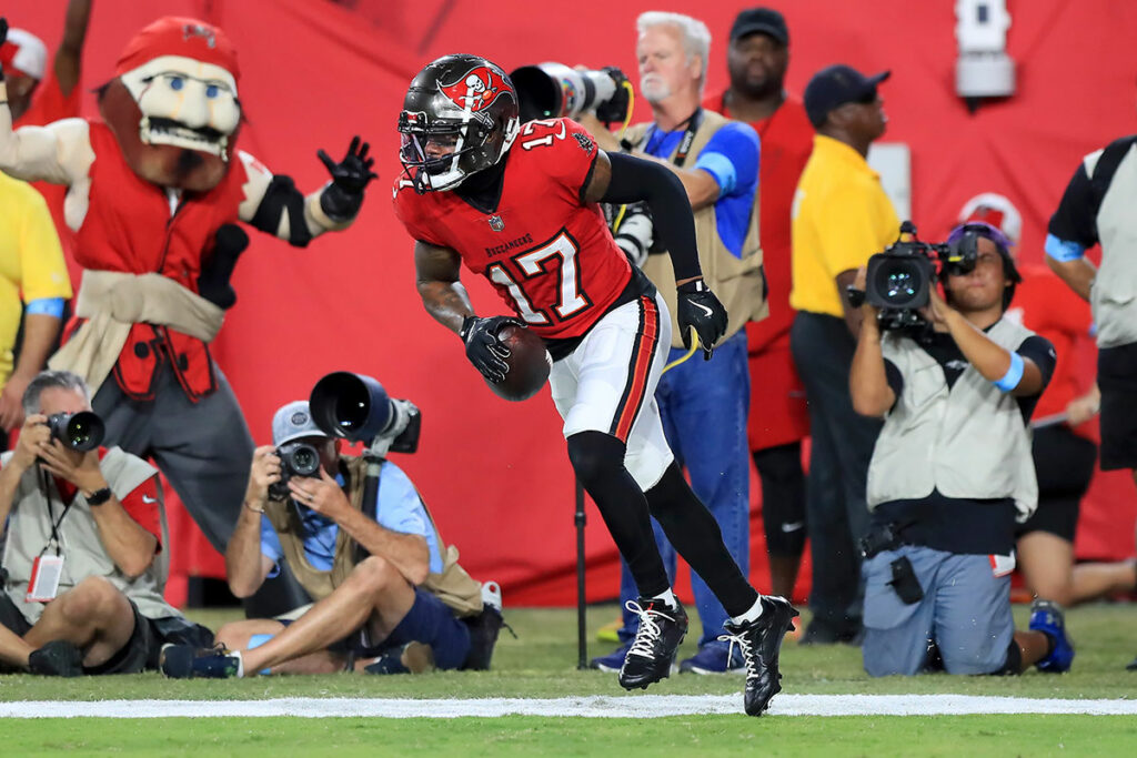 Sterling Shepard Is Back With The Bucs To Ball With Baker Mayfield