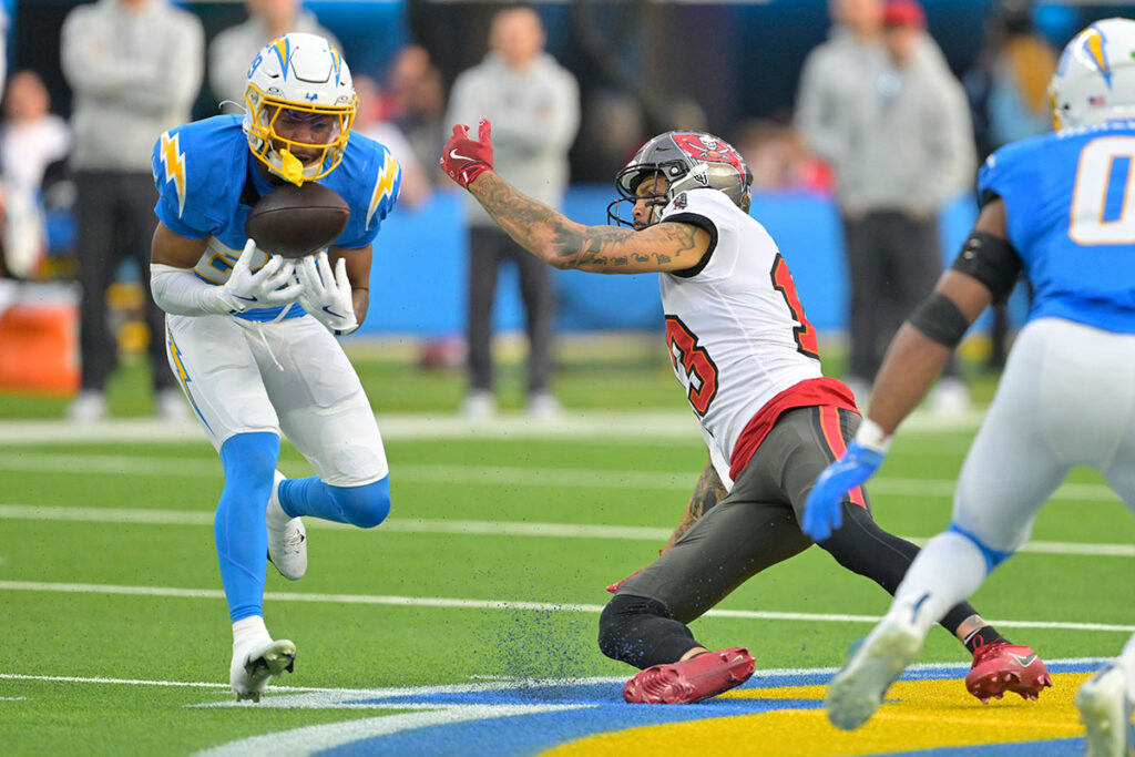 Bucs Rally For 30 Straight Points In 40-17 Win Over Chargers