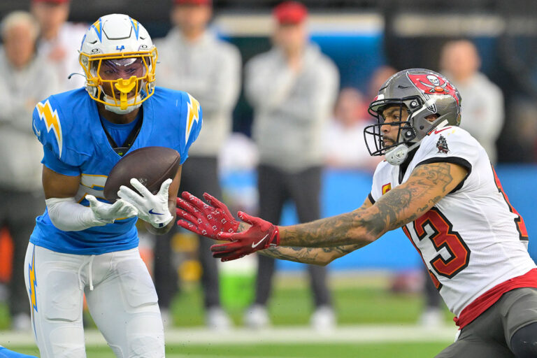 Bucs Rally For 30 Straight Points In 40-17 Win Over Chargers