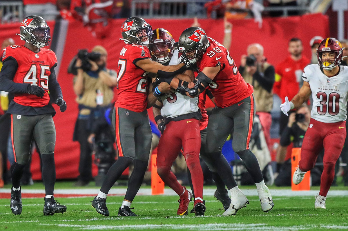 Should The Bucs Re-Sign Anthony Nelson?