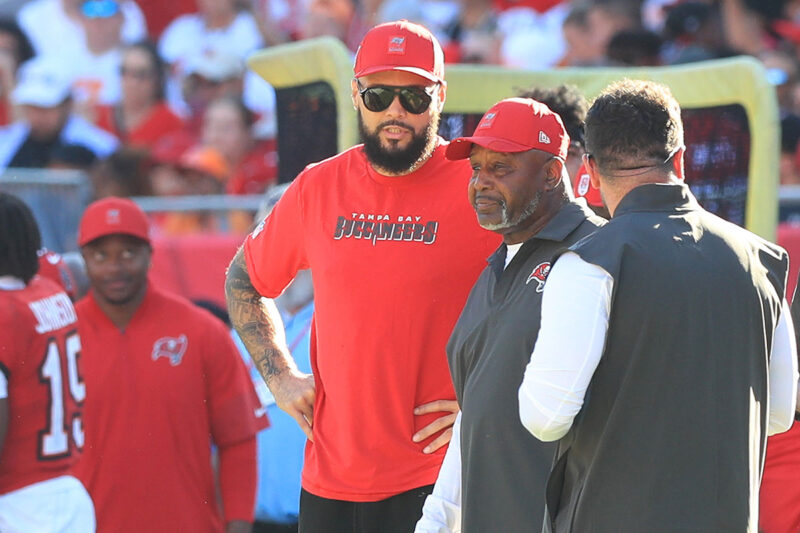 Bucs Starting O-Lineman Misses Wednesday's Practice