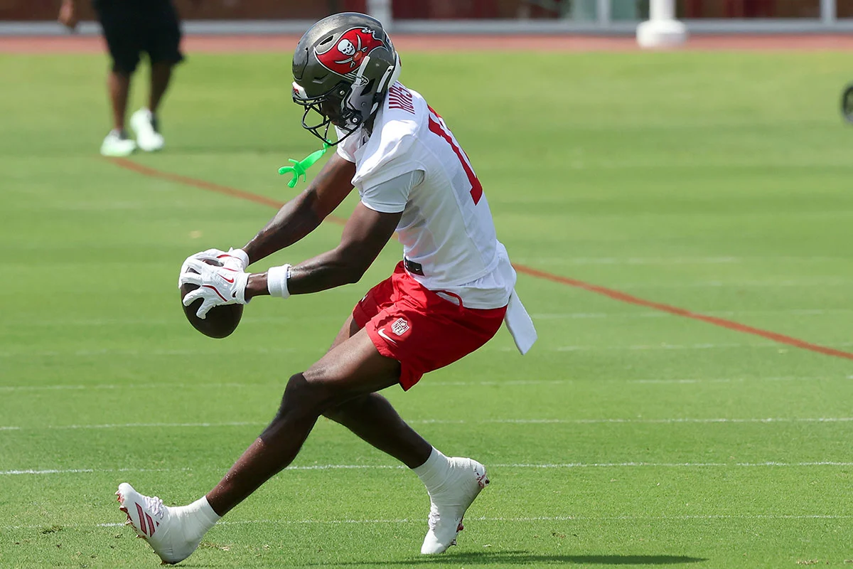 Pewter Pulse: Bucs OTA Standouts From Week 1